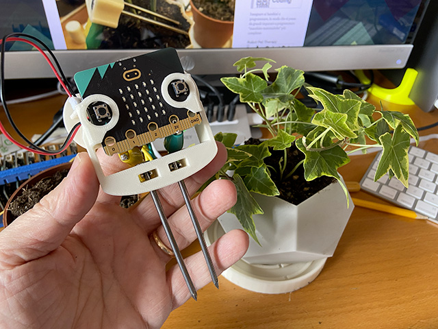 BBC micro:bit Soil Moisture Sensor | Michele Maffucci BBC micro:bit Soil Moisture Sensor | Michele Maffucci