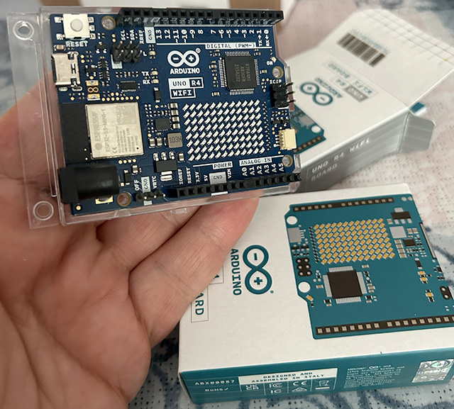 Arduino UNO R4 WiFi e Minima | Michele Maffucci