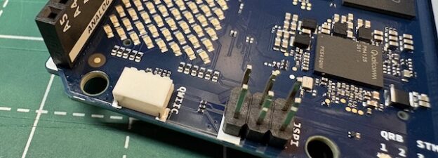 Arduino UNO Q: guida introduttiva (caratteristiche, pinout, esempi ...